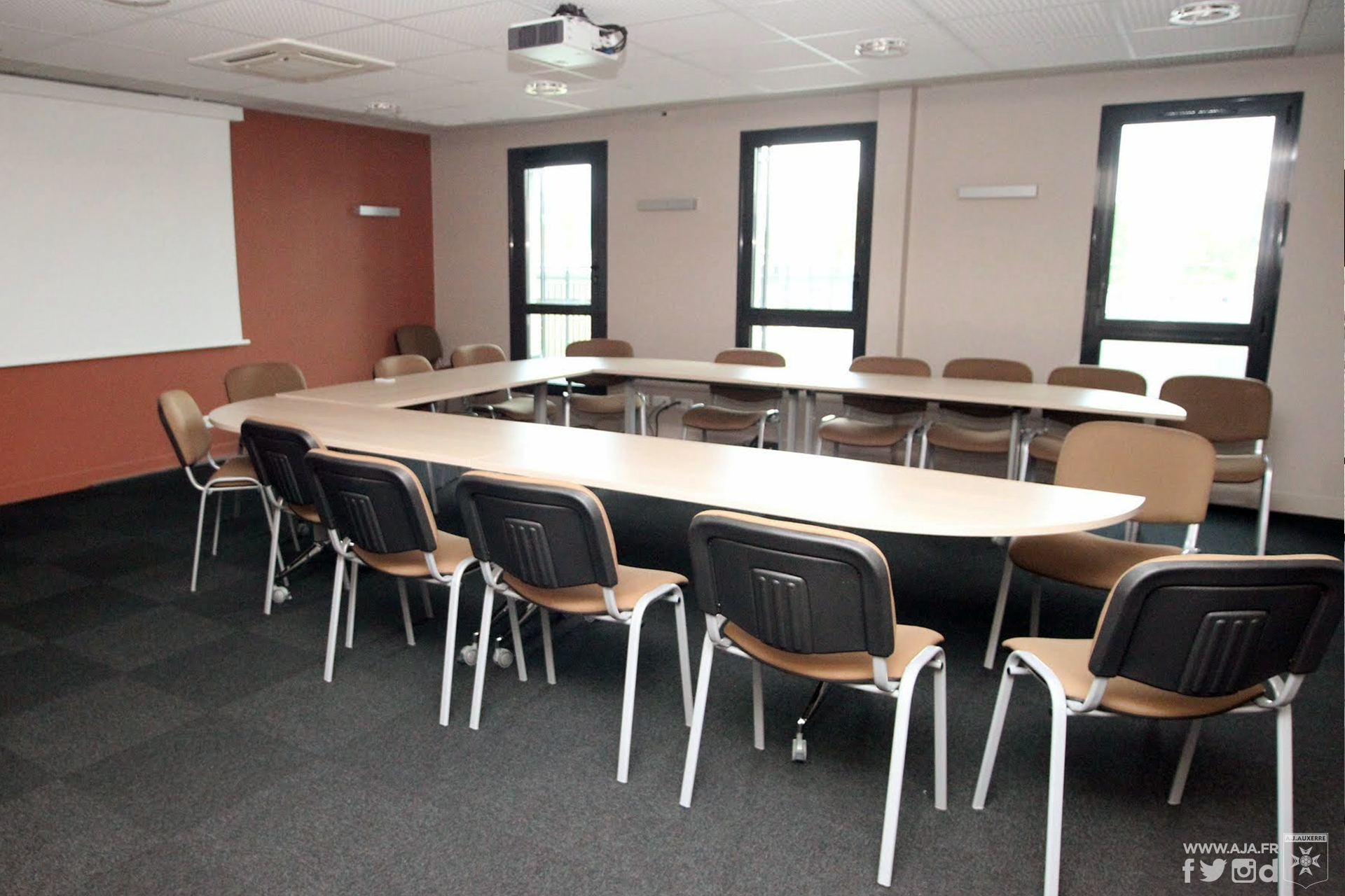 Infrastructures - AJA