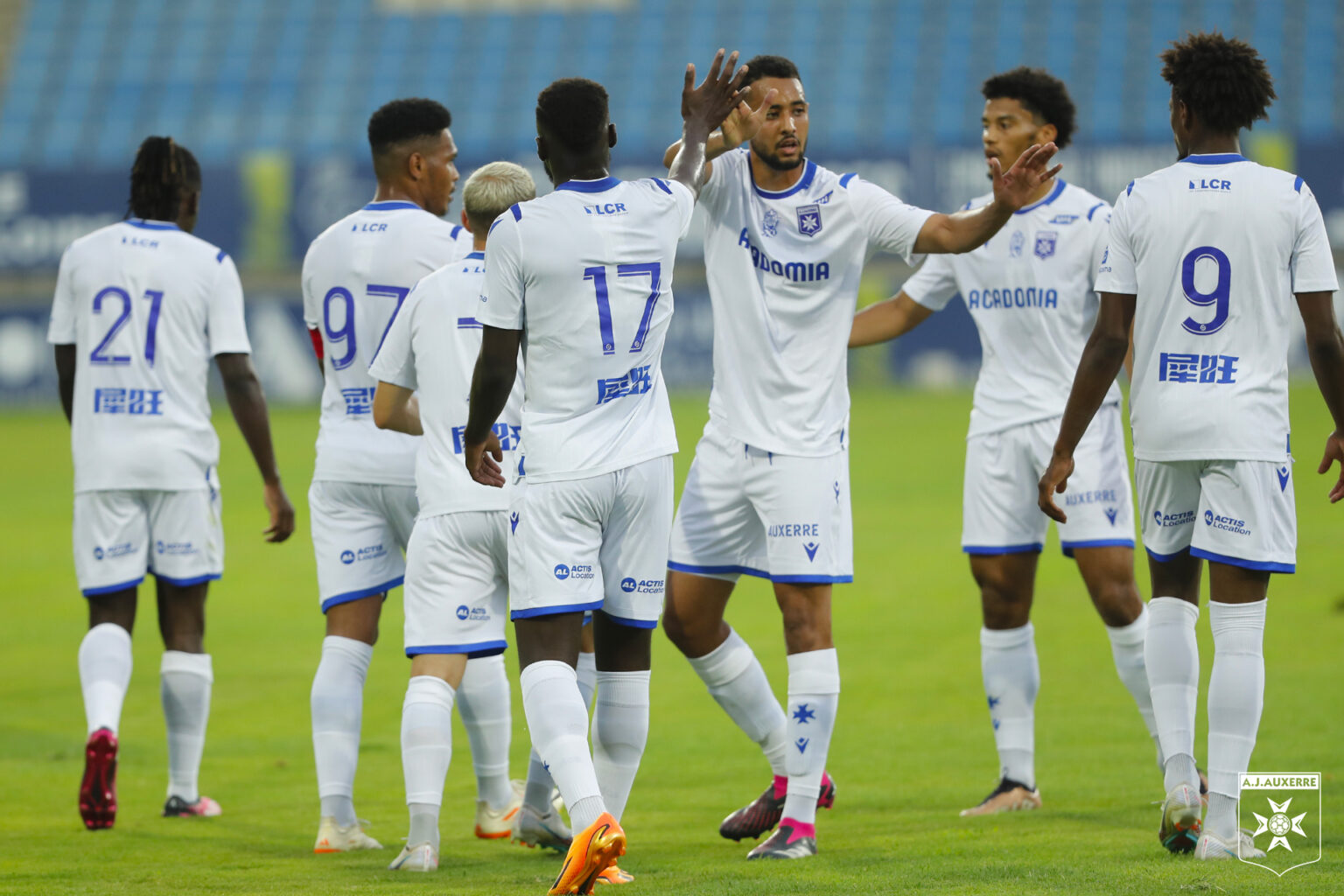 L’AJA dévoile son nouveau maillot extérieur - AJA