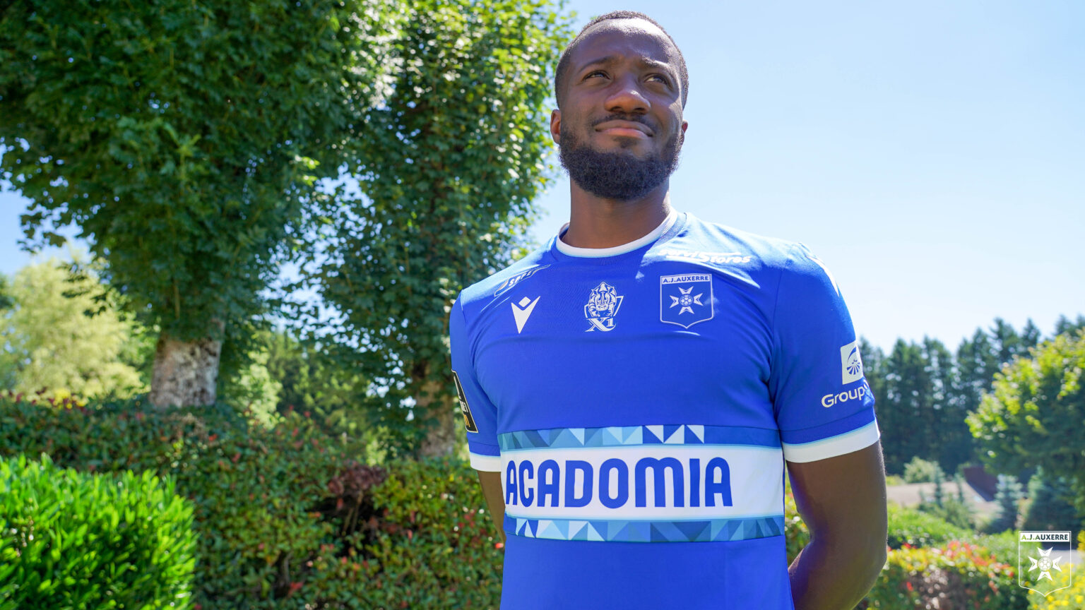 L'AJ Auxerre et Macron vous présentent le nouveau maillot third