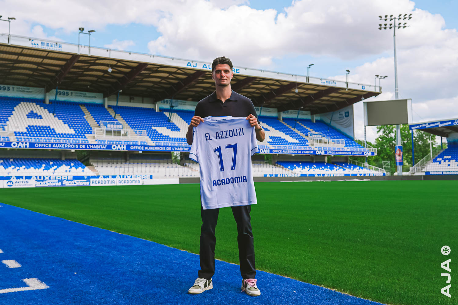 Oussama El Azzouzi rejoint l'AJA - AJA